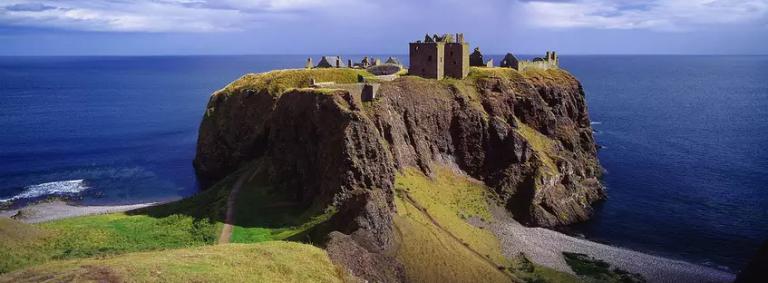 Guide to visit Dunnottar Castle - LochNessBus.com